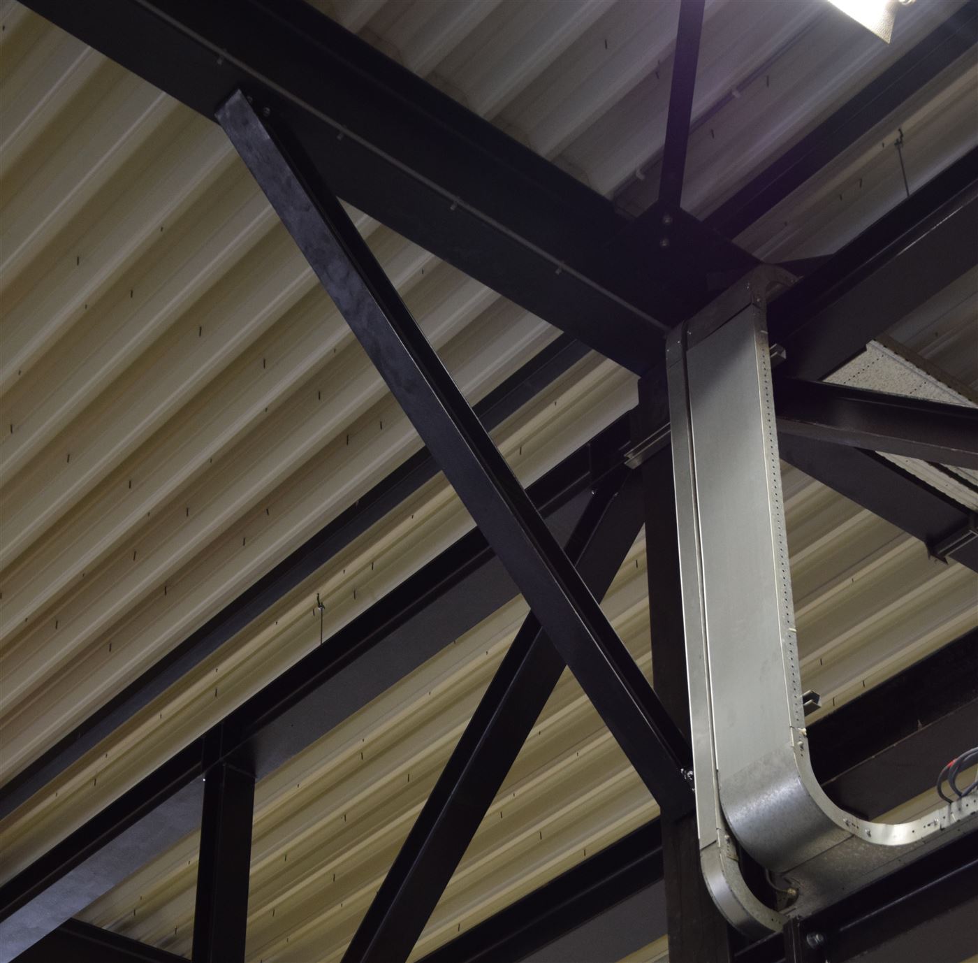 Kolom verwijderen: aanpassing in de constructie nodig, vakwerkspant.