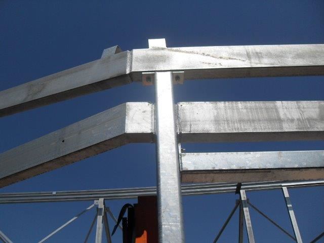 Stalen spanten voor gebouwen: profielen van IPE of HEA. Geconserveerd.