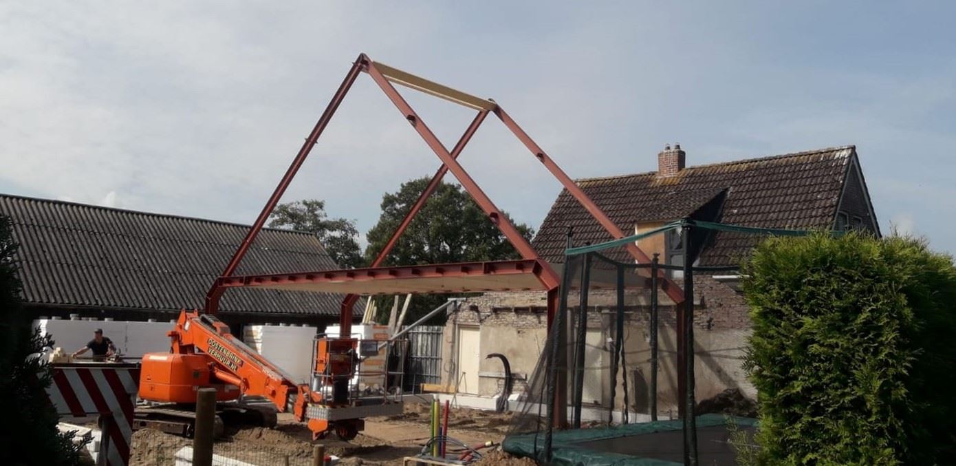 Stalen spanten voor gebouwen: profielen van IPE of HEA. Geconserveerd.